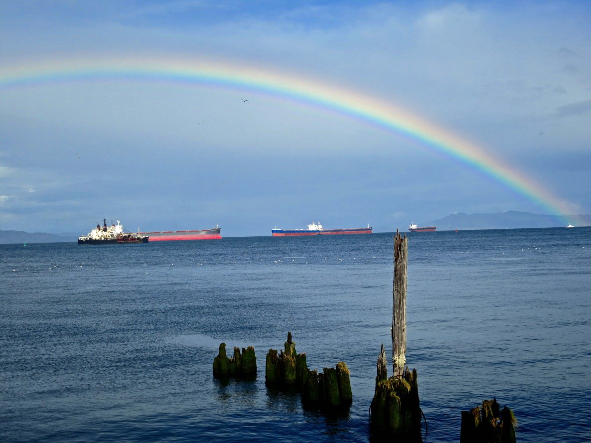 Astoria, Oregon… Where the Columbia River and the Pacific Ocean Meet ...