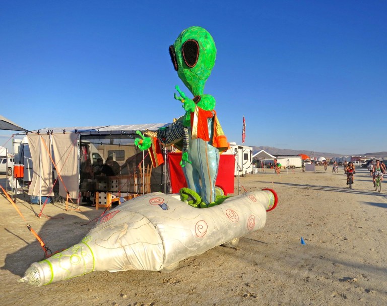 40 Wild, Whacky, and Weird Mutant Vehicles of Burning Man… Preparing ...